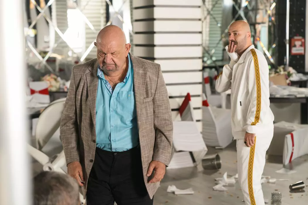 Cine este Valentin Teodosiu din serialul „Groapa”. Vocea PRO TV, încă ...