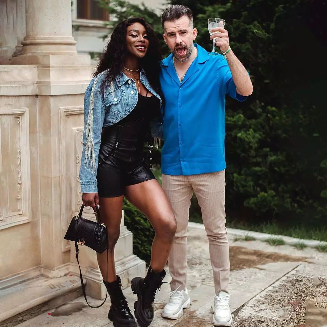 Ce diferență de vârstă există între Florin Ristei și Naomi Hedman. Cei ...