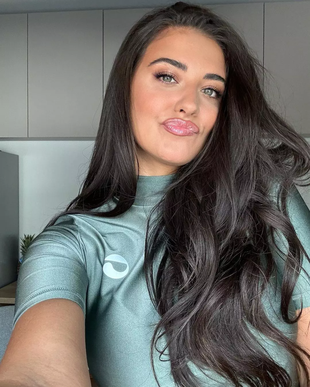 De ce Antonia refuză să arate imagini cu ea în costum de baie, din ...