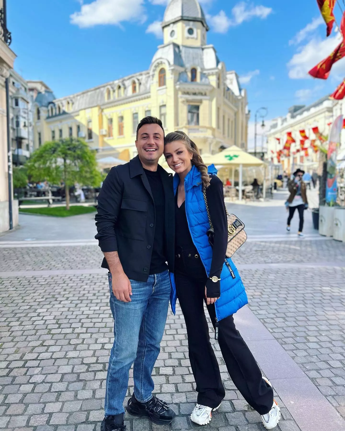 valentin sanfira sotie- codruta - Unica.ro