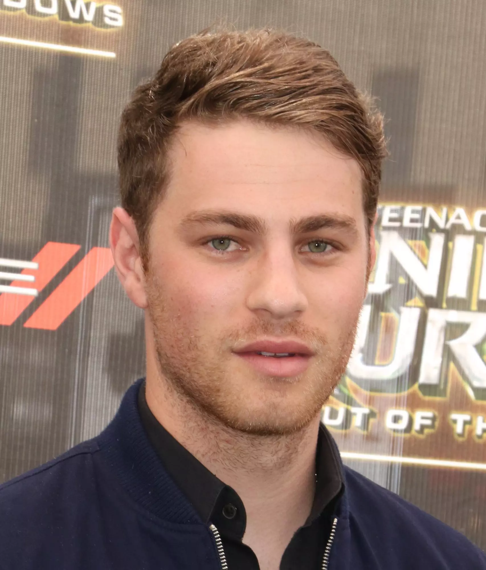 Cine este noul iubit al lui Phoebe Dynevor, actrița din Bridgerton. Au ...