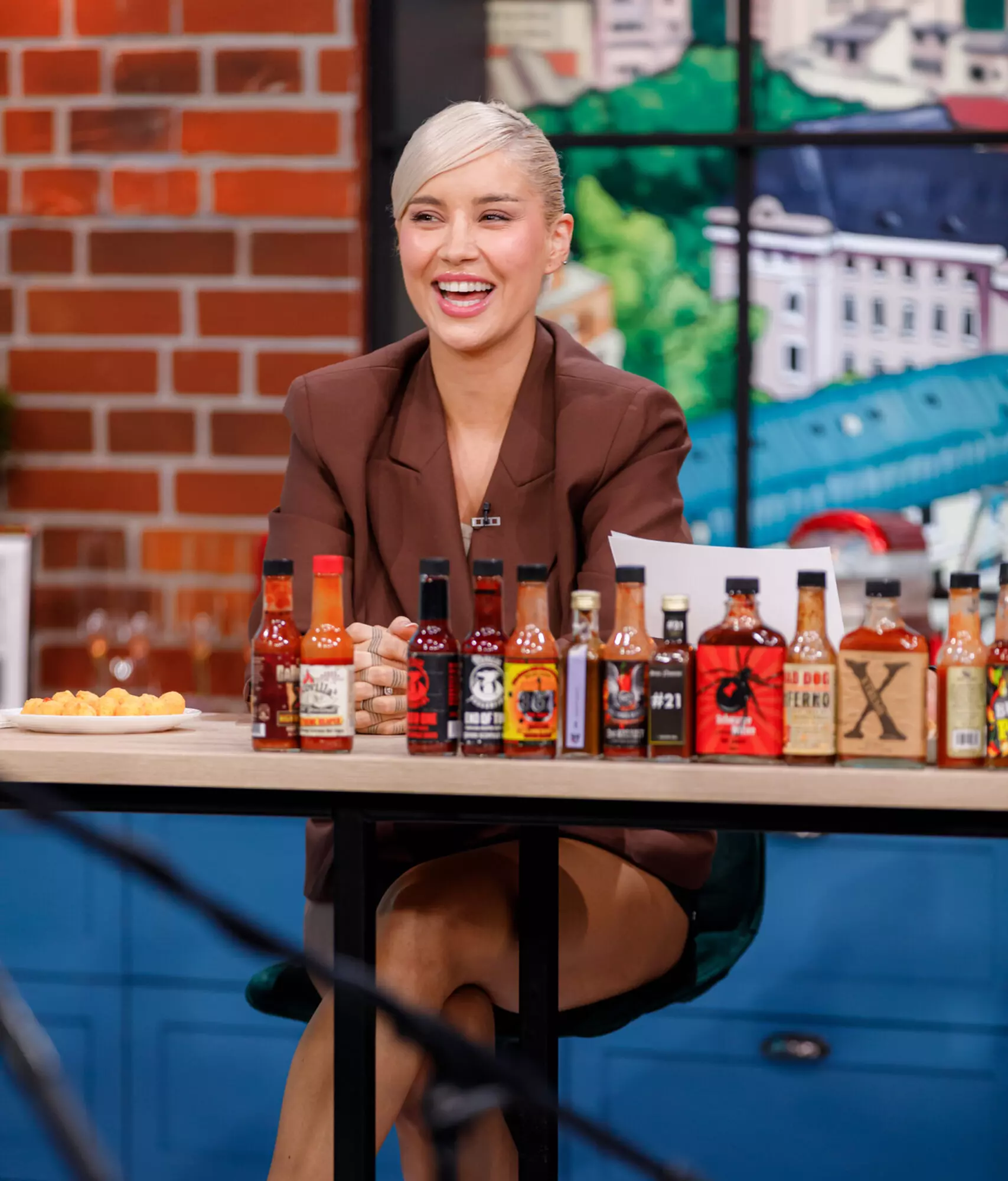 Alina Ceușan a recunoscut câți bani câștigă lunar din online ...