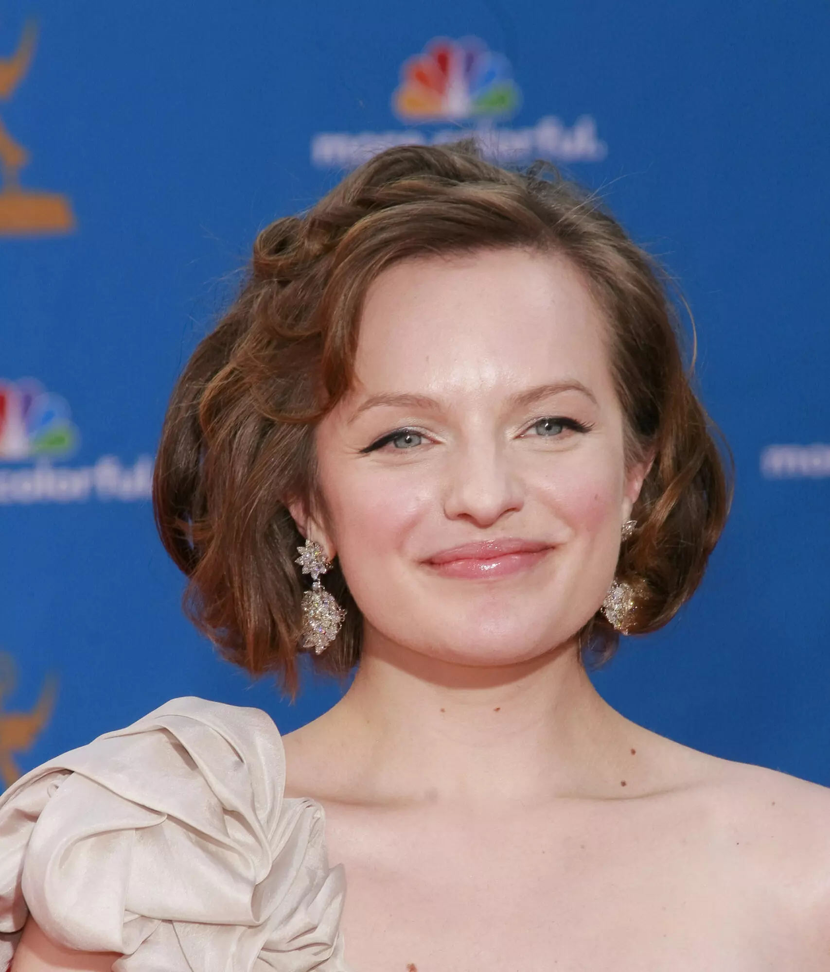 Elisabeth Moss a ajuns de nerecunoscut! Cum arată acum celebra actriță ...