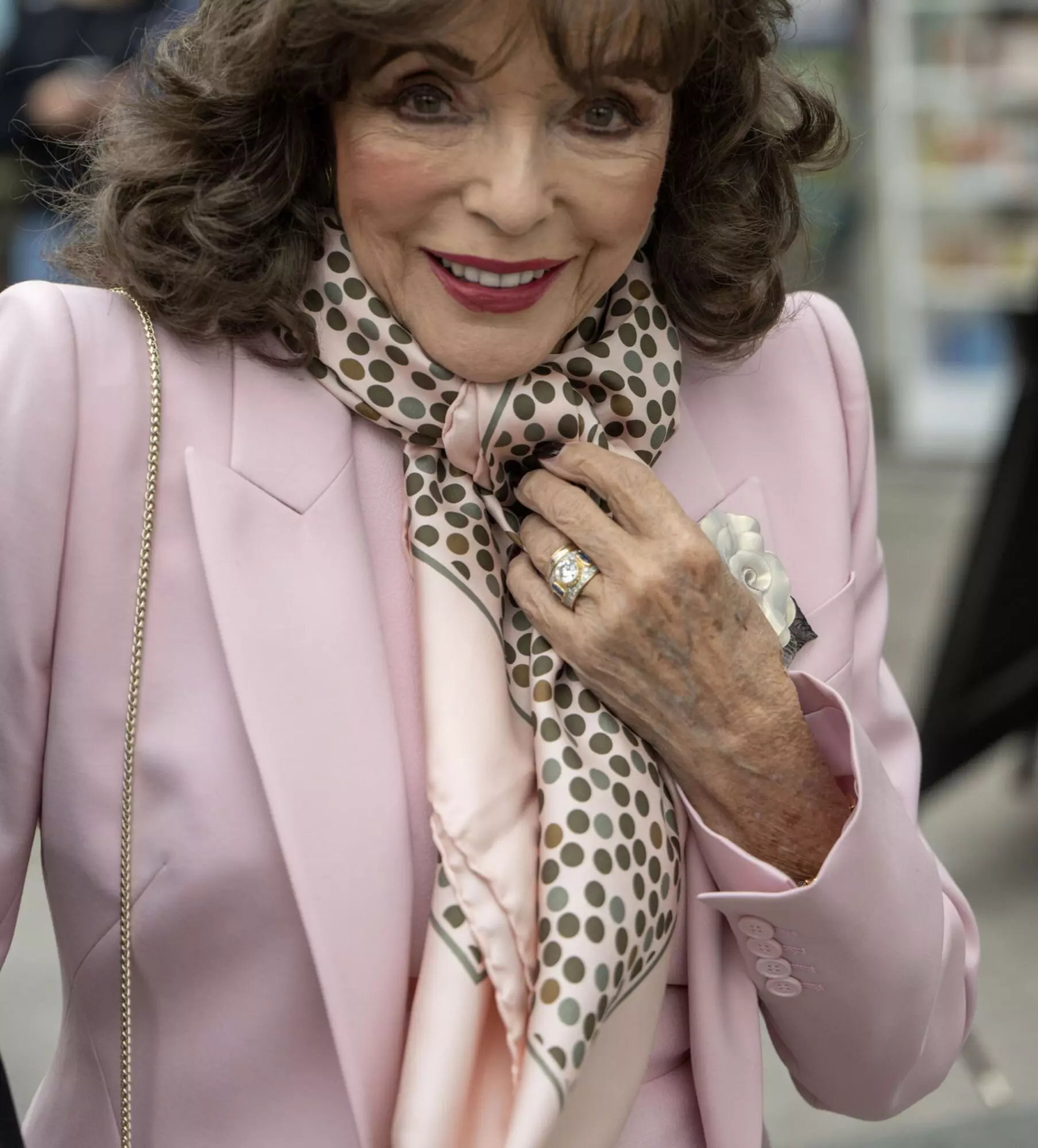 Cum arată Joan Collins la 90 de ani. Actrița din „Dinastia” insistă că ...