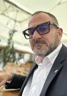 Cine este adevăratul patron de la Taverna Racilor: "E un joc de ...