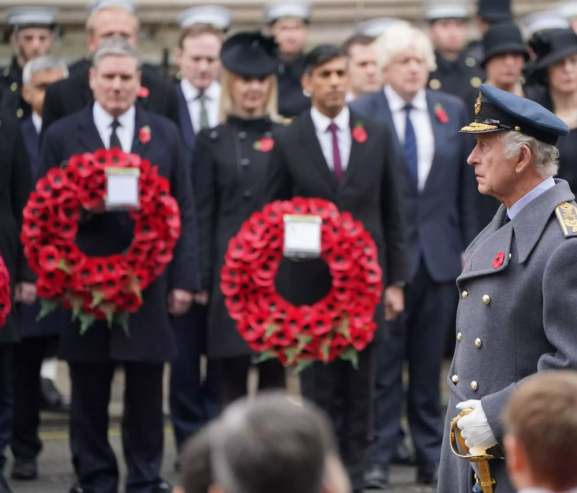 Regele Charles, cu ochii în lacrimi la dezvelirea statuilor dedicate ...