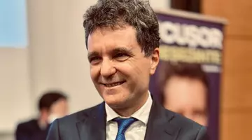 Cine au fost părinții lui Nicușor Dan. Cu mama contabilă și tatăl muncitor, primarul capitalei a dus o viață modestă în Făgăraș