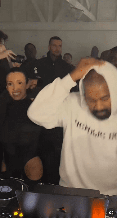 Bianca Censori, surprinsă pe stradă acoperindu-și bustul cu o pernă ...