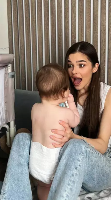 theo rose 5 | Unica.ro