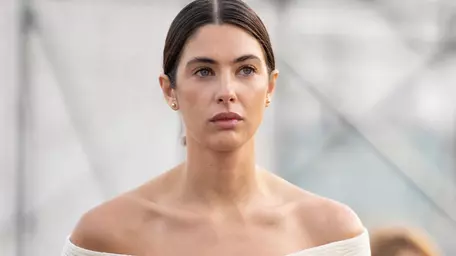 REVISTA ELLE - Cea mai vanduta revista de moda din lume - totul despre ...