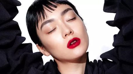 REVISTA ELLE - Cea mai vanduta revista de moda din lume - totul despre ...