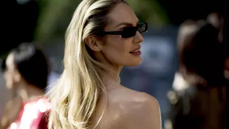 REVISTA ELLE - Cea mai vanduta revista de moda din lume - totul despre ...