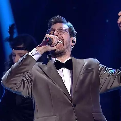 Ce familie frumoasă are Alex Maxim, finalist în echipa Smiley la Vocea ...