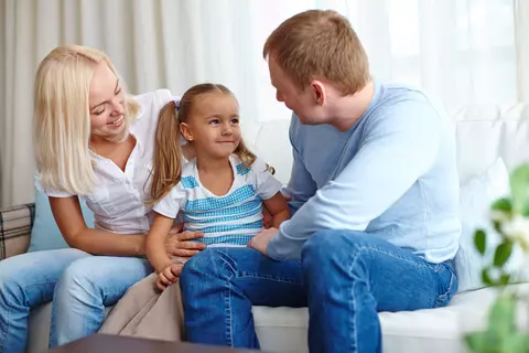 Nu iti forta niciodata copilul sa ofere o imbratisare - REVISTA BABY ...