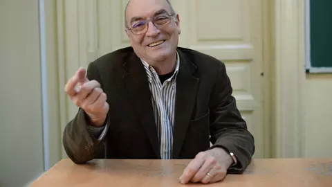 Cum vede viitorul Radu Gologan, profesorul care șlefuiește genii ...