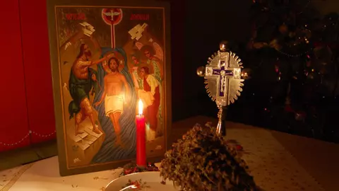 Cât de des ar trebui să îți sfințești casa. Părintele Visarion Alexa ...