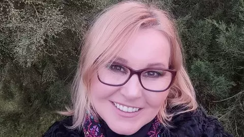 Tania Popa, plină de energie, la aniversarea zilei de naștere