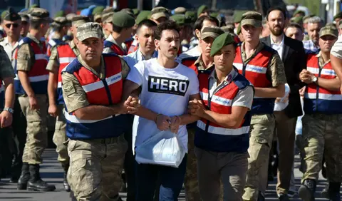 Cum arata tricoul care te trimite la inchisoare in Turcia? - Elle.ro