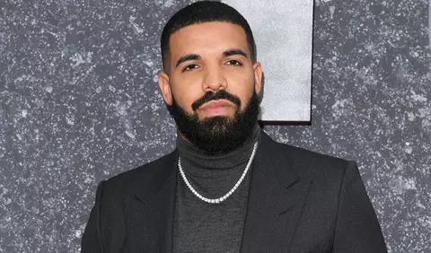 Drake a împărtășit imagini adorabile cu fiul său, Adonis, în vârstă de ...