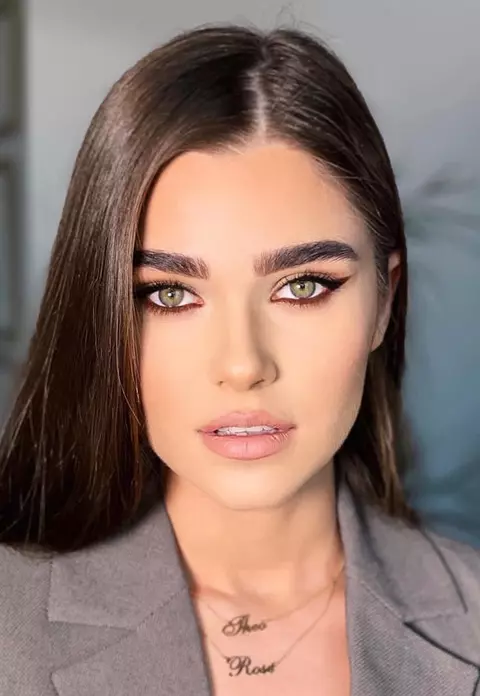 Ce probleme de sănătate are Theo Rose în luna a șasea de sarcină: "Sunt niște dureri noi" | Viva.ro