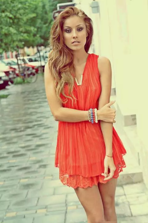 Ce operații estetice are Alina Ceușan. Cum arăta prezentatoarea înainte ...