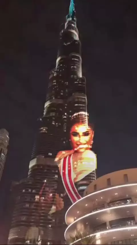 Imagine cu Anamaria Prodan, proiectată pe Burj Khalifa, cea mai înaltă ...