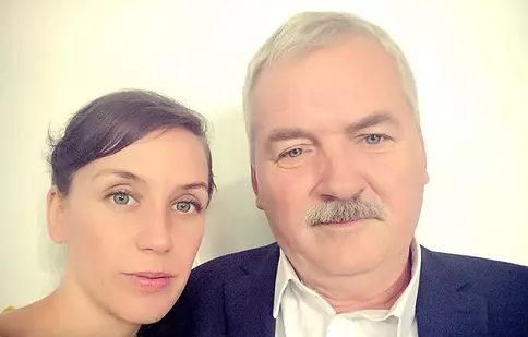 Teodor Corban a devenit bunic. Fiica sa, alături de care joacă în ...