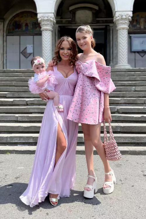Andreea Antonescu și-a botezat fetița. Imagini inedite cu Victoria ...