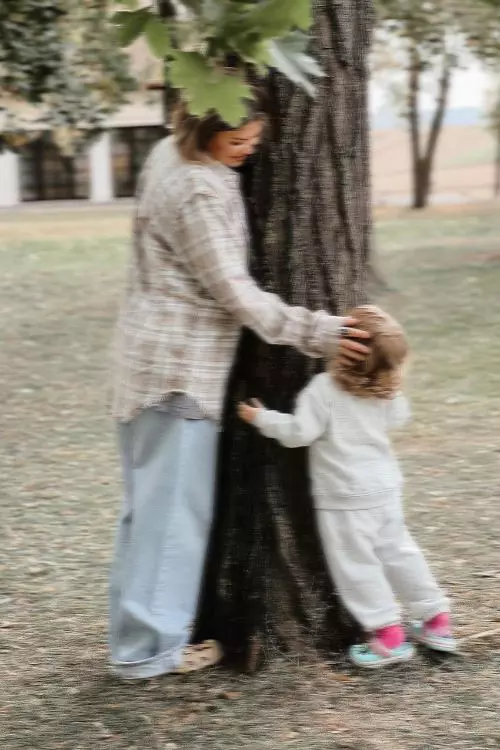 Smiley, într-o ipostază adorabilă alături de Gina Pistol și fiica lor ...