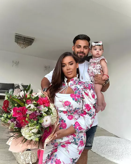 Robert Lele, Andra Voloș și fiica lor | Unica.ro