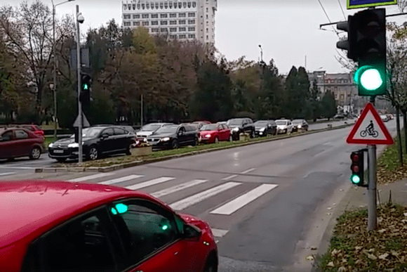 Timișoara: semaforul care arată verde pentru mașini și pietoni, în ...