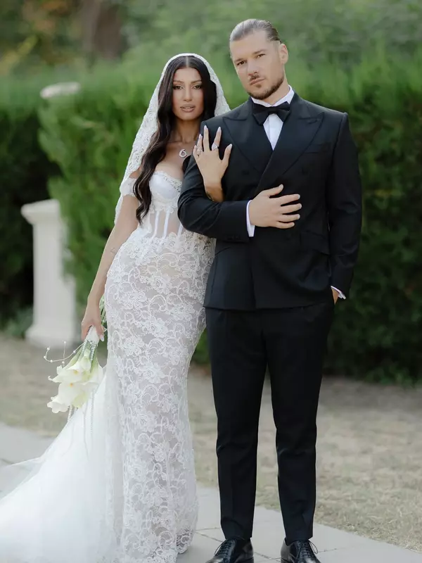 Cum arată cea de-a doua rochie de mireasă purtată de Alina Eremia la ...