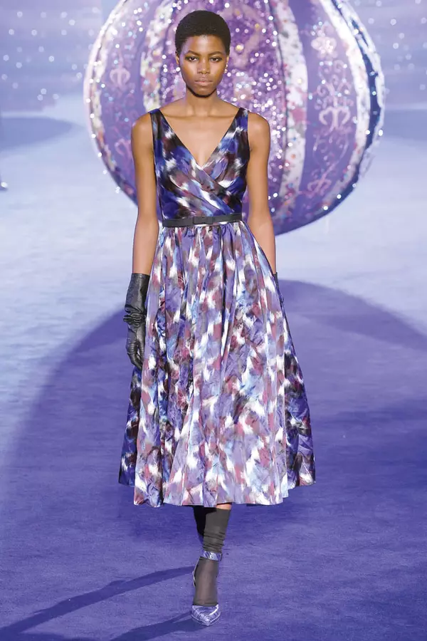 Moda anilor '50 a revenit în tendințe. Cum să îți compui o ținută retro ...