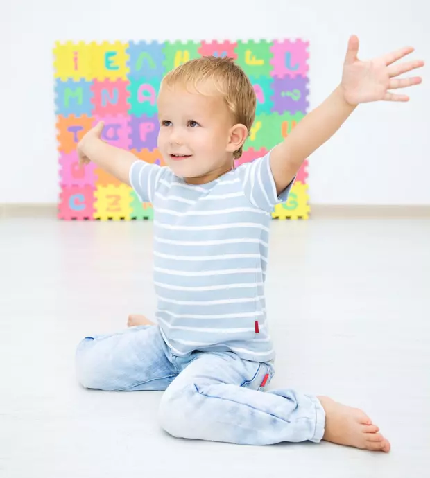 Pericolele pozitiei cu picioarele in forma de W - REVISTA BABY: Pentru ...