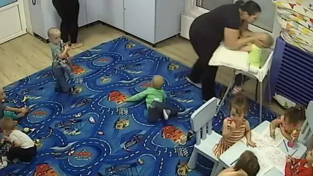 A batut un copil de 2 ani cu asemenea cruzime, incat i-a rupt piciorul ...