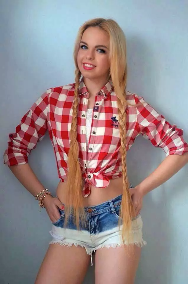 Barbie De România A Dat O în Bară Pentru A Doua Oară A Picat Din Nou Examenul De Bacalaureat