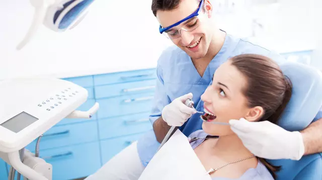 Cele mai frecvente probleme dentare. 6 semne care te trimit de urgență ...