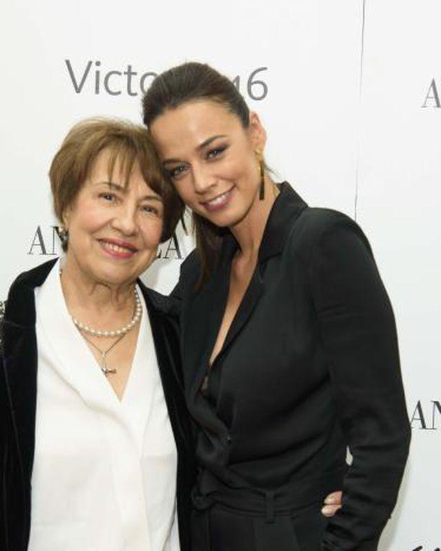 Andreea Raicu – Alături de mama ei într-o zi specială | Evenimente ...