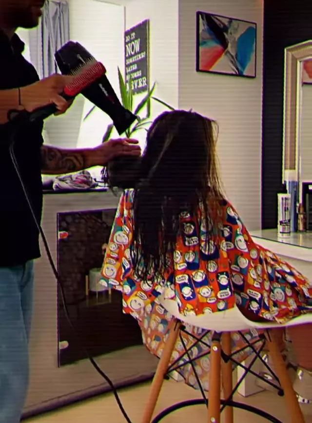 Bianca Drăgușanu și-a dus fetița la salon și i-a vopsit părul. Cum ...