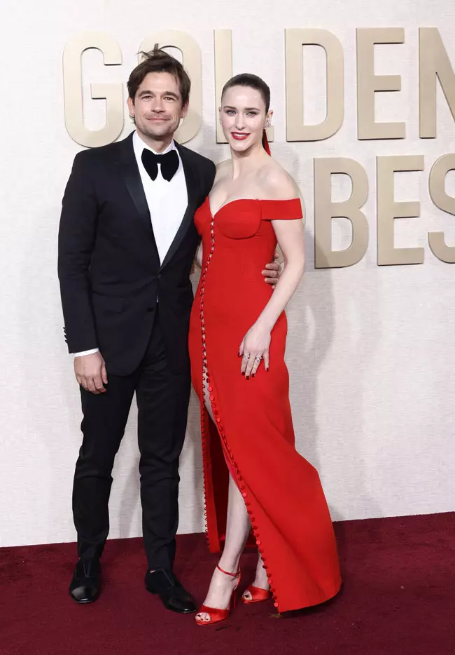 Cele mai HOT cupluri de vedete la Globurile de Aur 2024 - Jason Ralph ...