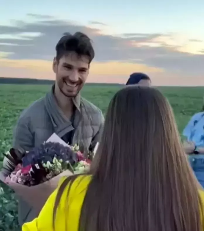 Tatăl lui Theo Rose a confirmat vestea că artista e însărcinată. Ce spune despre nunta vedetei ...