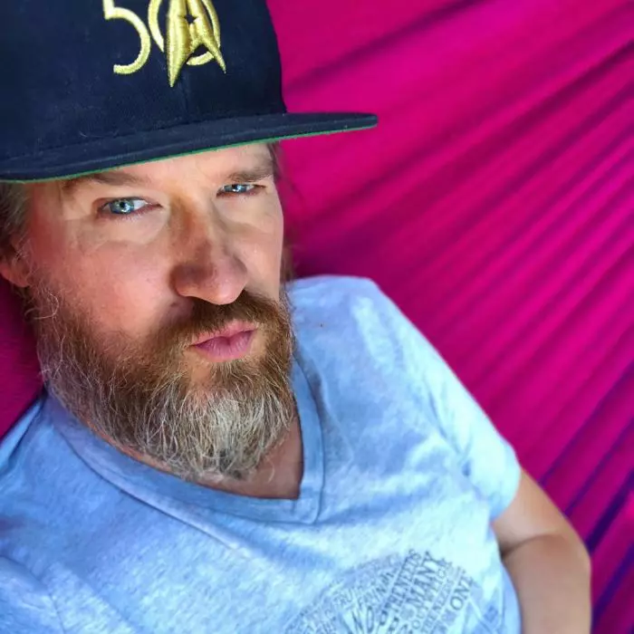 Actorul Kenneth Mitchell a murit la vârsta de 49 de ani. A devenit ...