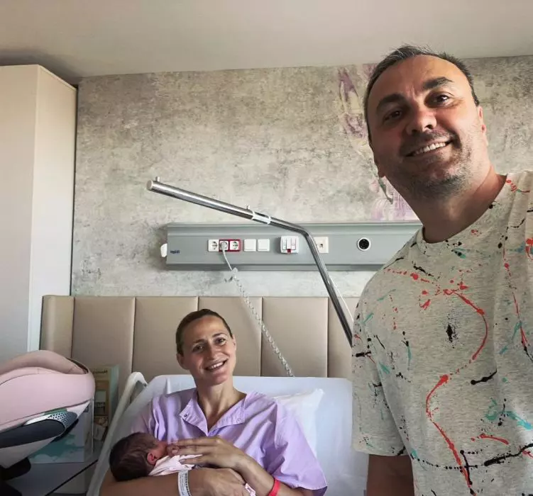 Camelia Potec a publicat primele imagini cu fiica ei, după ce a devenit ...