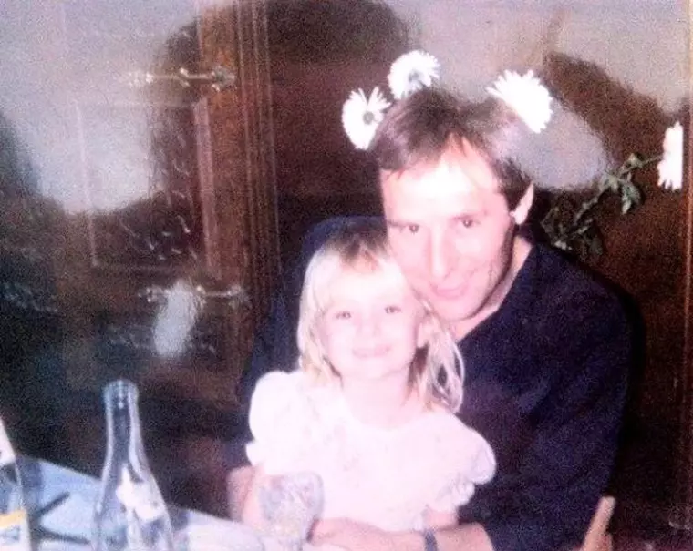 Incredibil! Cine este și cum arată tatăl Deliei. Ce părere are artista ...