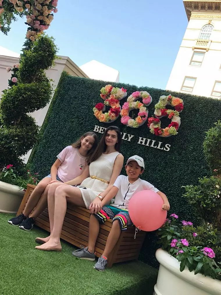 Cum se distrează Irina Columbeanu în America, alături de fratele ei ...