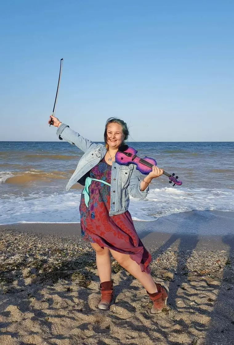 Elena Albu, artistă, despre bullying: „Pentru mine, bullying-ul ...