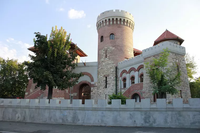 Cele mai interesante castele din România încărcate de istorie și ...