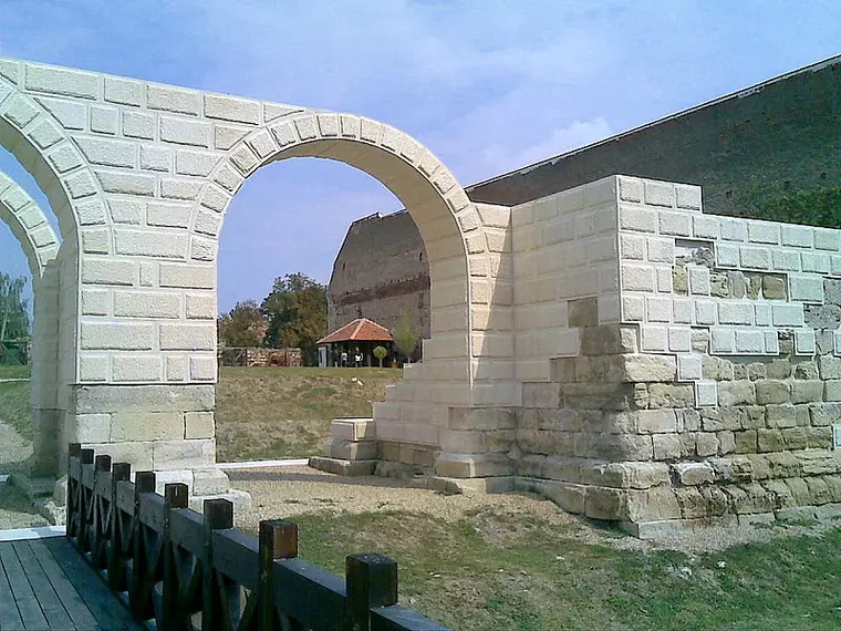 Castrele romane din România. 10 locuri pe care merită să le vizitezi ...