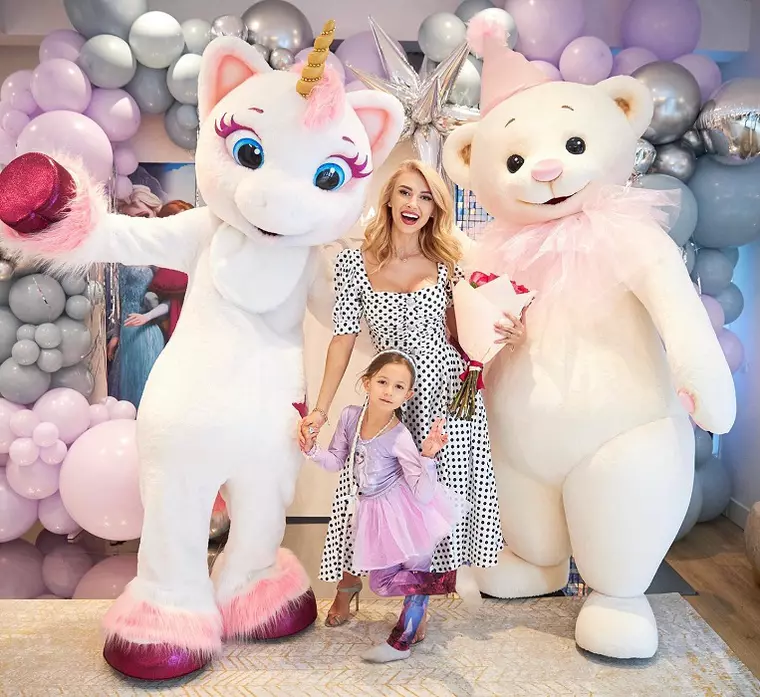 Ella Maya a împlinit 6 ani. Ce surprize i-a făcut Andreea Bălan fetei ...