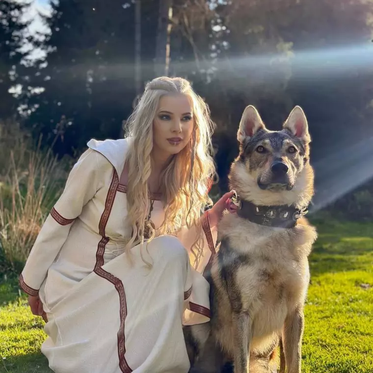 „În spatele acestui chip stau multe momente grele”. Sandra N ...